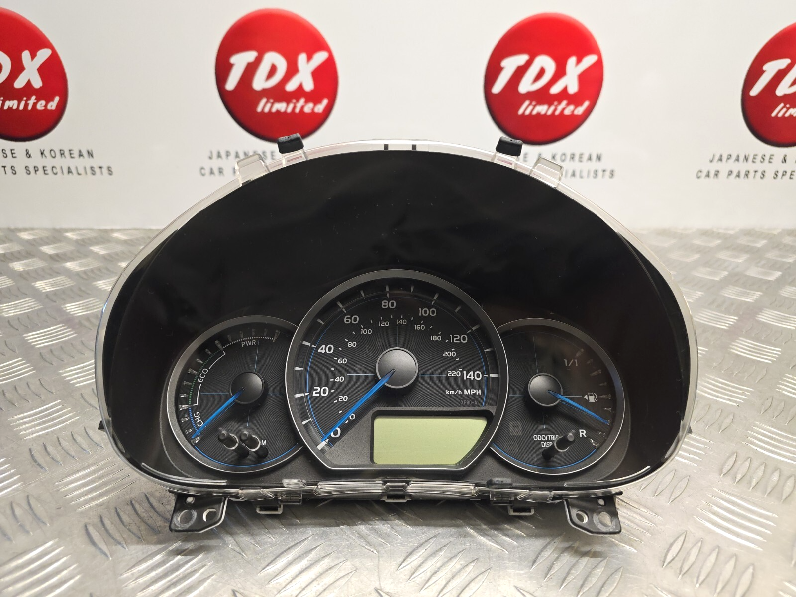 TOYOTA YARIS MK3 20122015 1.5 HYBRID GENUINE SPEEDO CLOCKS CLUSTER 838 ...