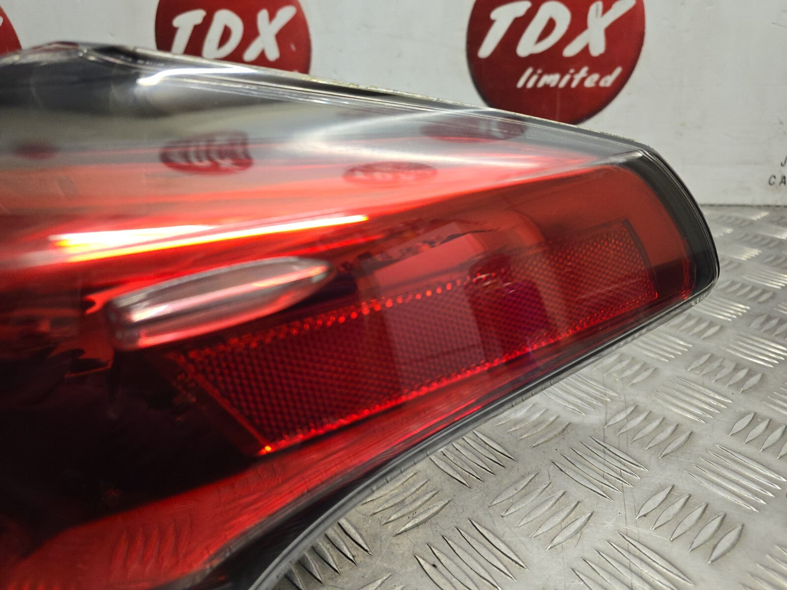 TOYOTA RAV4 XA40 MK4 2015-2018 GENUINE DRIVERS SIDE REAR OUTER LED BRA ...